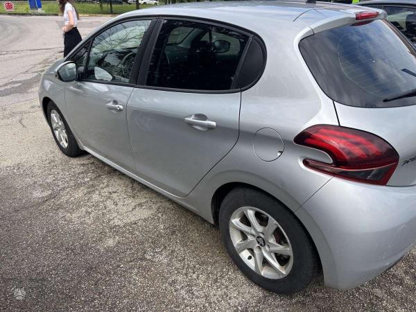 Pelēks Peugeot 208 2015 Kauņa, ar dzinēja tilpumu 1.56 L un nobraukumu 240 tūkst. km par 3500 €, foto 3 vietnē AUTOMOTO.COM.LV
