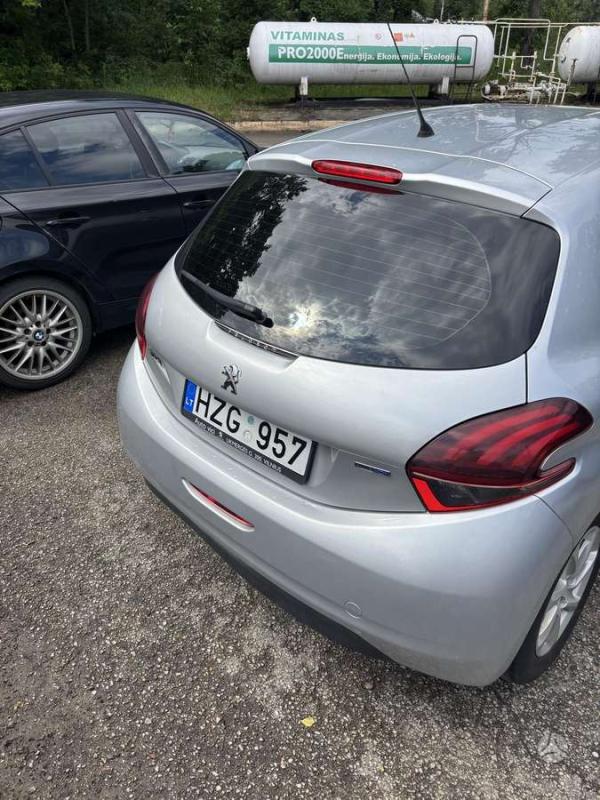 Pelēks Peugeot 208 2015 Kauņa, ar dzinēja tilpumu 1.56 L un nobraukumu 240 tūkst. km par 3500 €, foto 4 vietnē AUTOMOTO.COM.LV