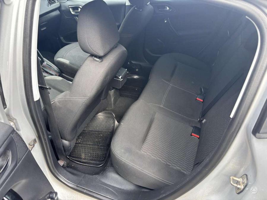 Grey Peugeot 208 2015 in Kaunas, with an engine capacity of 1.56 L and mileage of 240 thousand km for 3500 €, photo 6 on AUTOMOTO.COM.LV
