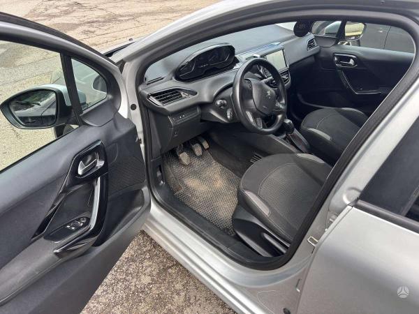 Pelēks Peugeot 208 2015 Kauņa, ar dzinēja tilpumu 1.56 L un nobraukumu 240 tūkst. km par 3500 €, foto 6 vietnē AUTOMOTO.COM.LV