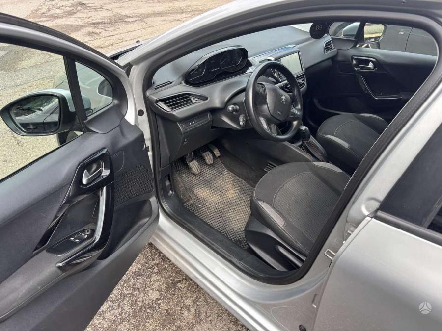 Grey Peugeot 208 2015 in Kaunas, with an engine capacity of 1.56 L and mileage of 240 thousand km for 3500 €, photo 7 on AUTOMOTO.COM.LV