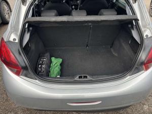 Grey Peugeot 208 2015 in Kaunas, with an engine capacity of 1.56 L and mileage of 240 thousand km for 3500 €, photo 9 on AUTOMOTO.COM.LV