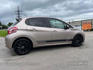 Pelēks Peugeot 208 2015 Narva, ar dzinēja tilpumu 1.20 L un nobraukumu 168 tūkst. km par 2999 €, foto 13 vietnē AUTOMOTO.COM.LV