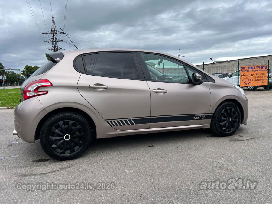 Pelēks Peugeot 208 2015 Narva, ar dzinēja tilpumu 1.20 L un nobraukumu 168 tūkst. km par 2999 €, foto 13 vietnē AUTOMOTO.COM.LV