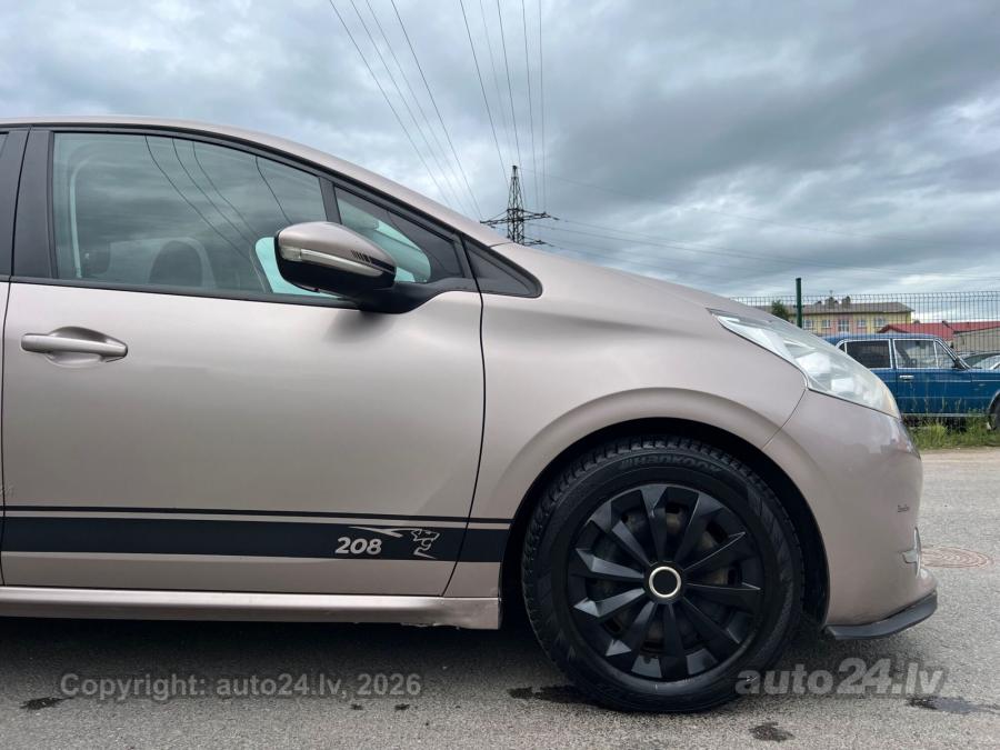 Pelēks Peugeot 208 2015 Narva, ar dzinēja tilpumu 1.20 L un nobraukumu 168 tūkst. km par 2999 €, foto 16 vietnē AUTOMOTO.COM.LV