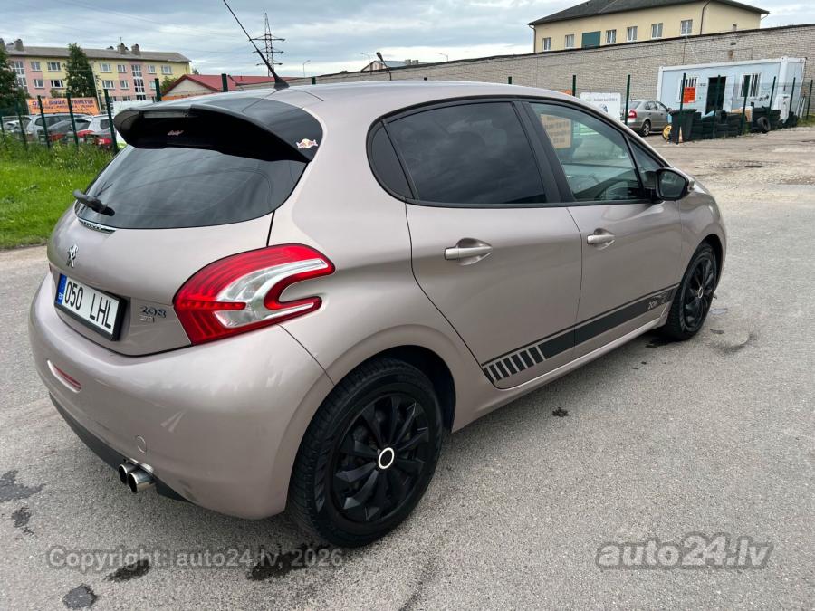 Pelēks Peugeot 208 2015 Narva, ar dzinēja tilpumu 1.20 L un nobraukumu 168 tūkst. km par 2999 €, foto 17 vietnē AUTOMOTO.COM.LV
