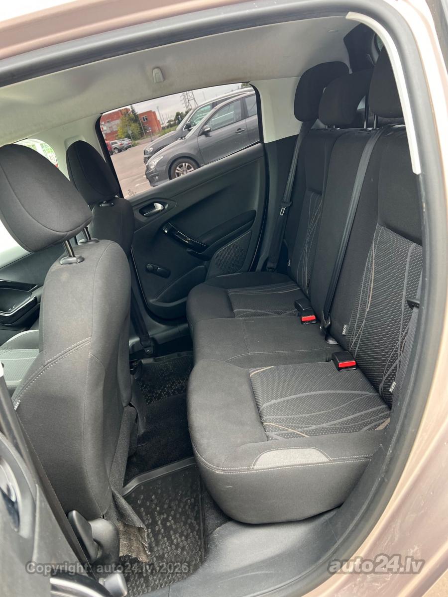 Pelēks Peugeot 208 2015 Narva, ar dzinēja tilpumu 1.20 L un nobraukumu 168 tūkst. km par 2999 €, foto 22 vietnē AUTOMOTO.COM.LV