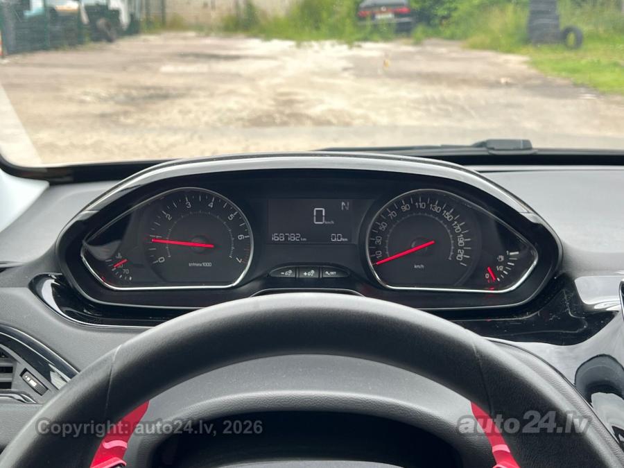 Pelēks Peugeot 208 2015 Narva, ar dzinēja tilpumu 1.20 L un nobraukumu 168 tūkst. km par 2999 €, foto 31 vietnē AUTOMOTO.COM.LV
