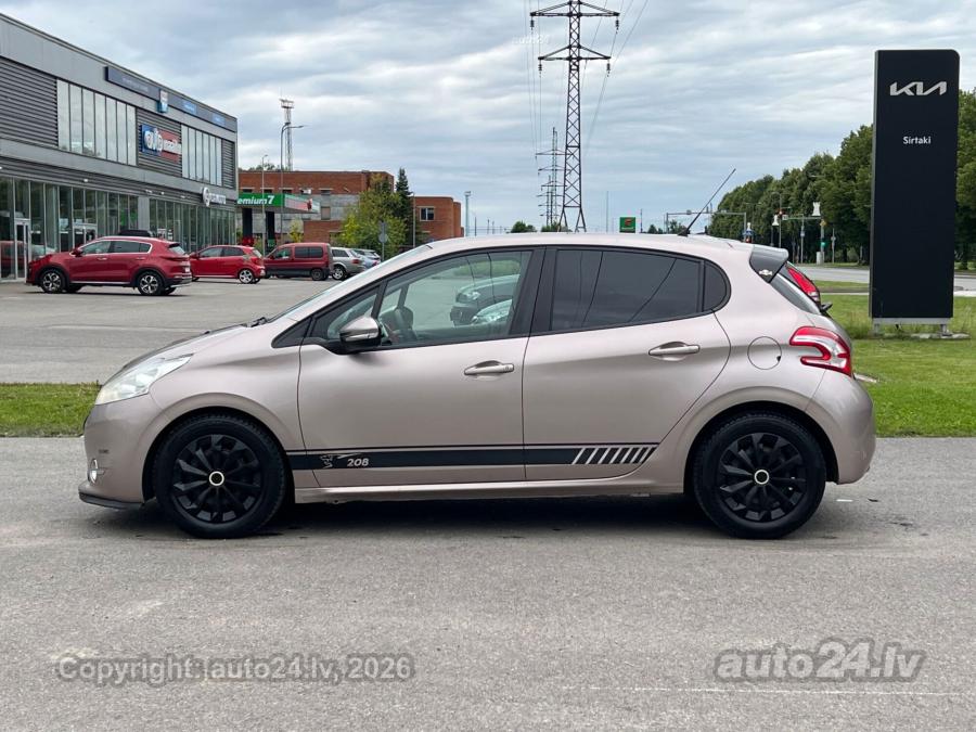 Pelēks Peugeot 208 2015 Narva, ar dzinēja tilpumu 1.20 L un nobraukumu 168 tūkst. km par 2999 €, foto 11 vietnē AUTOMOTO.COM.LV