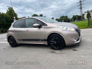 Pelēks Peugeot 208 2015 Narva, ar dzinēja tilpumu 1.20 L un nobraukumu 168 tūkst. km par 2999 €, foto 14 vietnē AUTOMOTO.COM.LV