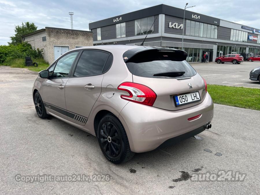 Pelēks Peugeot 208 2015 Narva, ar dzinēja tilpumu 1.20 L un nobraukumu 168 tūkst. km par 2999 €, foto 21 vietnē AUTOMOTO.COM.LV