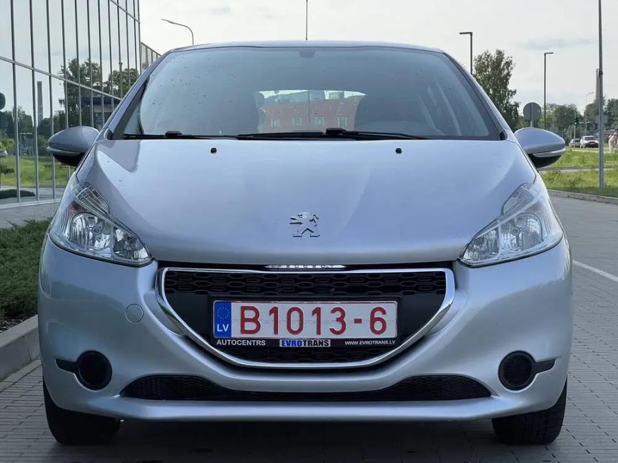 Pelēks Peugeot 208 2015 Rēzekne, ar dzinēja tilpumu 1.00 L un nobraukumu 141 tūkst. km par 2650 €, foto 1 vietnē AUTOMOTO.COM.LV