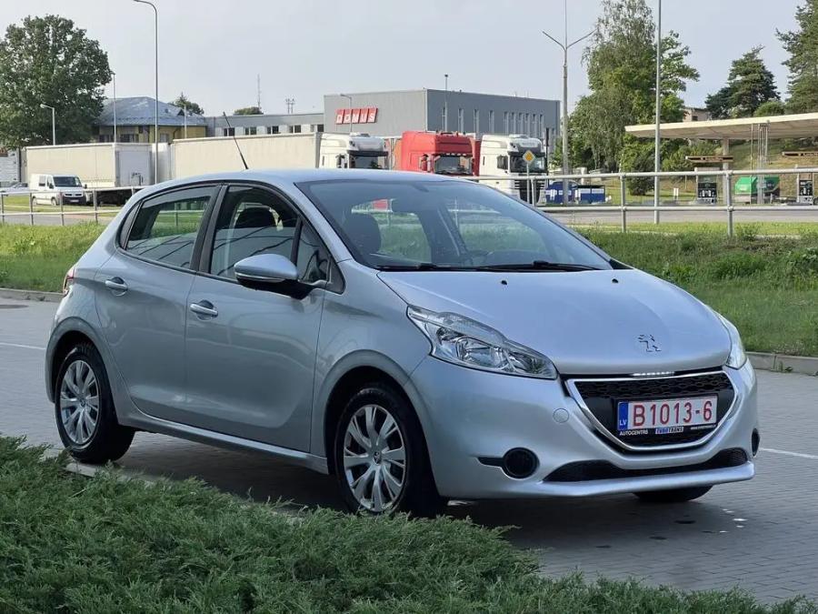 Pelēks Peugeot 208 2015 Rēzekne, ar dzinēja tilpumu 1.00 L un nobraukumu 141 tūkst. km par 2650 €, foto 4 vietnē AUTOMOTO.COM.LV