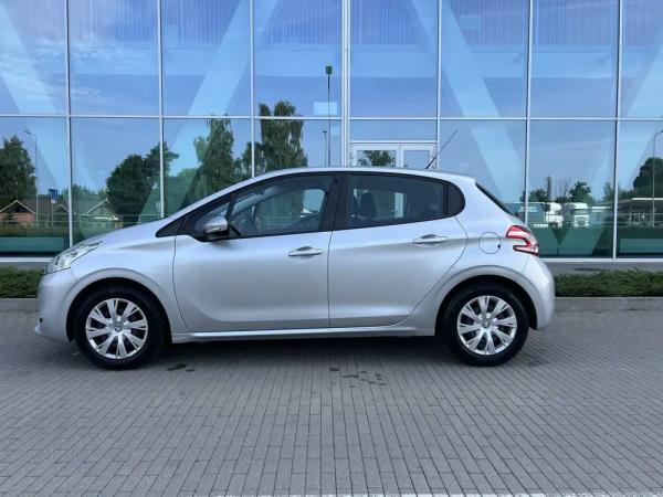 Pelēks Peugeot 208 2015 Rēzekne, ar dzinēja tilpumu 1.00 L un nobraukumu 141 tūkst. km par 2650 €, foto 5 vietnē AUTOMOTO.COM.LV