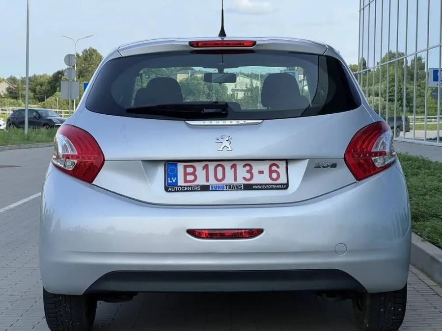Pelēks Peugeot 208 2015 Rēzekne, ar dzinēja tilpumu 1.00 L un nobraukumu 141 tūkst. km par 2650 €, foto 8 vietnē AUTOMOTO.COM.LV