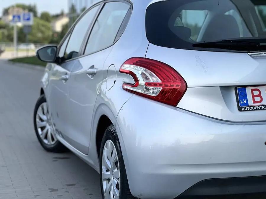 Pelēks Peugeot 208 2015 Rēzekne, ar dzinēja tilpumu 1.00 L un nobraukumu 141 tūkst. km par 2650 €, foto 10 vietnē AUTOMOTO.COM.LV