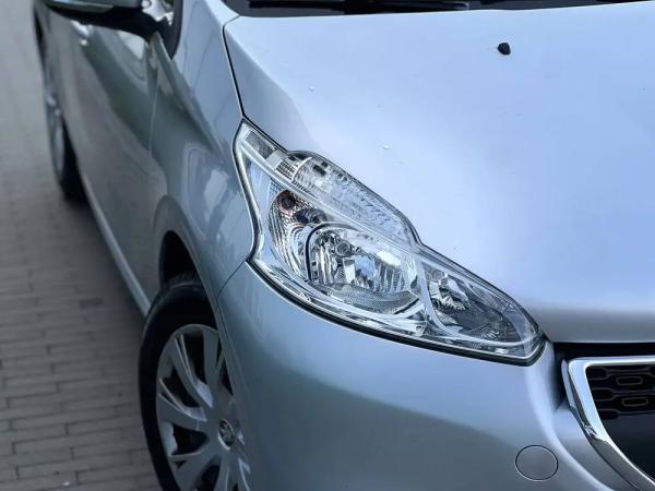 Pelēks Peugeot 208 2015 Rēzekne, ar dzinēja tilpumu 1.00 L un nobraukumu 141 tūkst. km par 2650 €, foto 10 vietnē AUTOMOTO.COM.LV