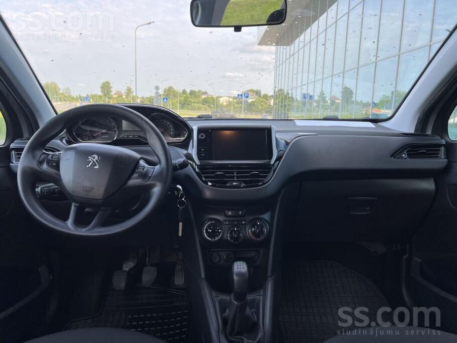 Pelēks Peugeot 208 2015 Rēzekne, ar dzinēja tilpumu 1.00 L un nobraukumu 141 tūkst. km par 2650 €, foto 13 vietnē AUTOMOTO.COM.LV