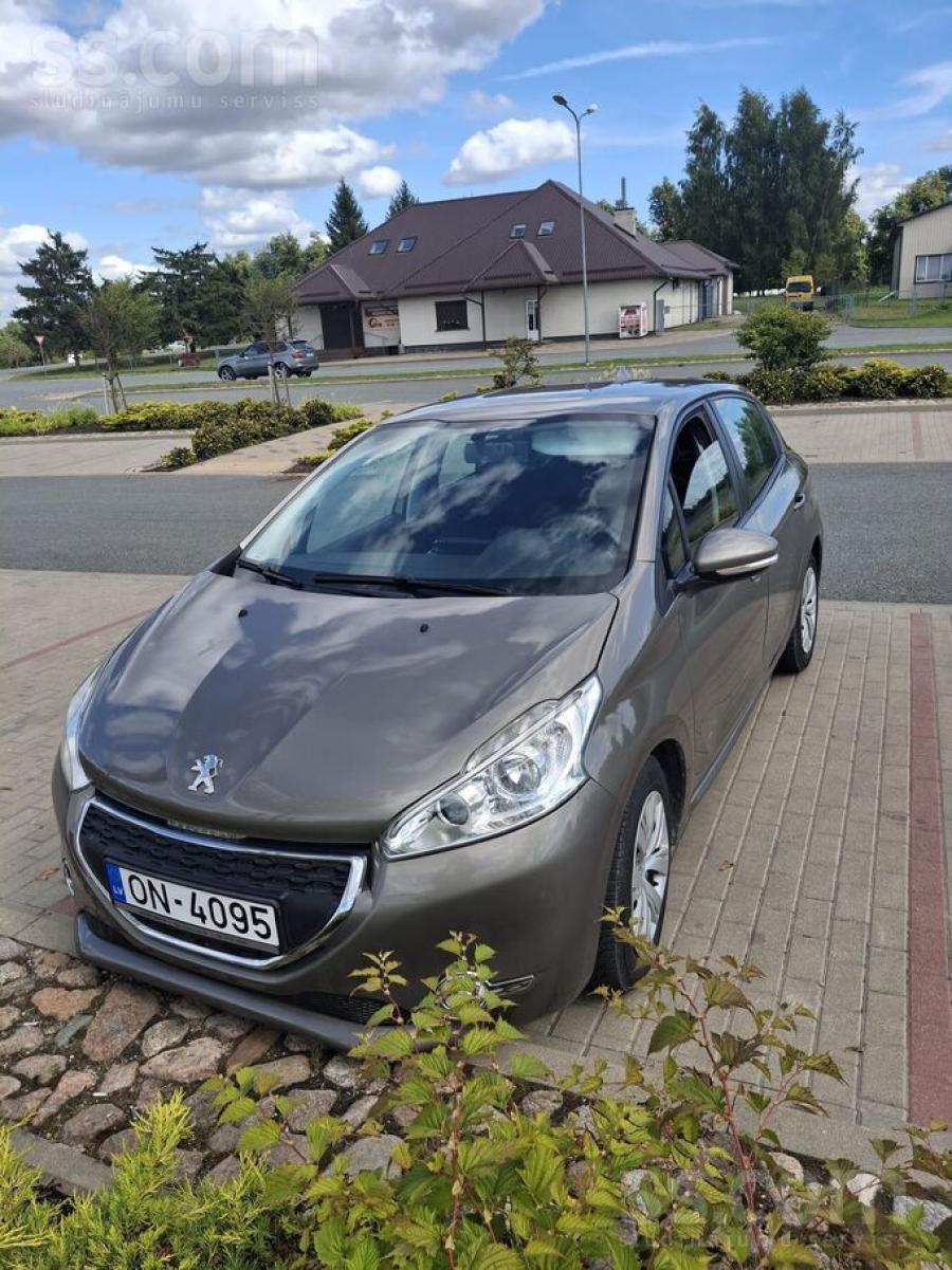 Grey Peugeot 208 2015 in Bauska, with an engine capacity of 1.20 L and mileage of 87 thousand km for 4250 €, photo 1 on AUTOMOTO.COM.LV