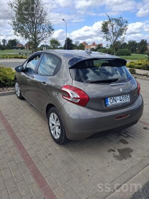 Grey Peugeot 208 2015 in Bauska, with an engine capacity of 1.20 L and mileage of 87 thousand km for 4250 €, photo 4 on AUTOMOTO.COM.LV