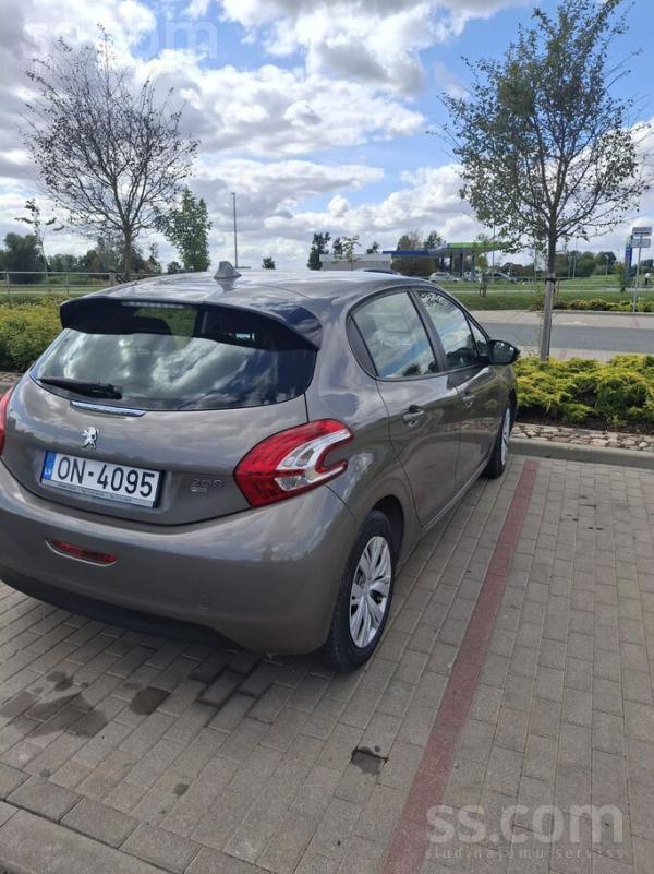 Grey Peugeot 208 2015 in Bauska, with an engine capacity of 1.20 L and mileage of 87 thousand km for 4250 €, photo 4 on AUTOMOTO.COM.LV