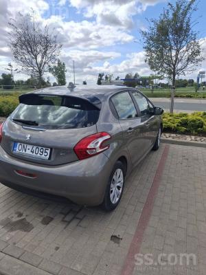 Grey Peugeot 208 2015 in Bauska, with an engine capacity of 1.20 L and mileage of 87 thousand km for 4250 €, photo 5 on AUTOMOTO.COM.LV