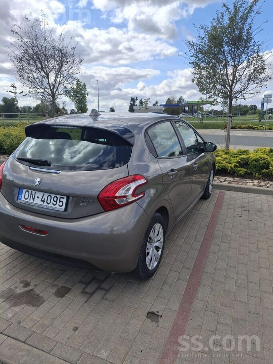 Grey Peugeot 208 2015 in Bauska, with an engine capacity of 1.20 L and mileage of 87 thousand km for 4250 €, photo 5 on AUTOMOTO.COM.LV