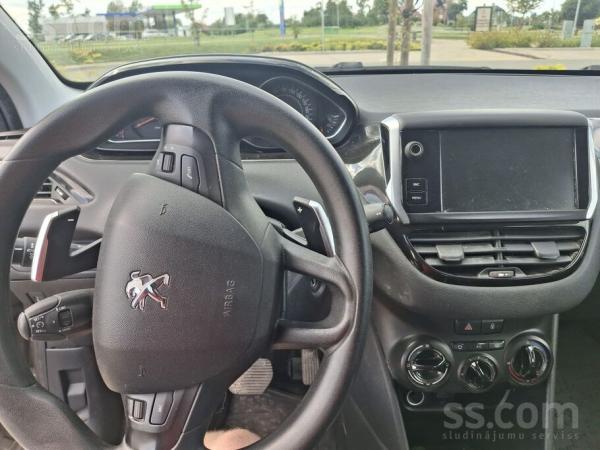 Grey Peugeot 208 2015 in Bauska, with an engine capacity of 1.20 L and mileage of 87 thousand km for 4250 €, photo 5 on AUTOMOTO.COM.LV