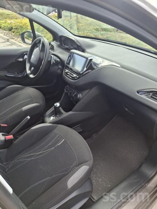Grey Peugeot 208 2015 in Bauska, with an engine capacity of 1.20 L and mileage of 87 thousand km for 4250 €, photo 6 on AUTOMOTO.COM.LV