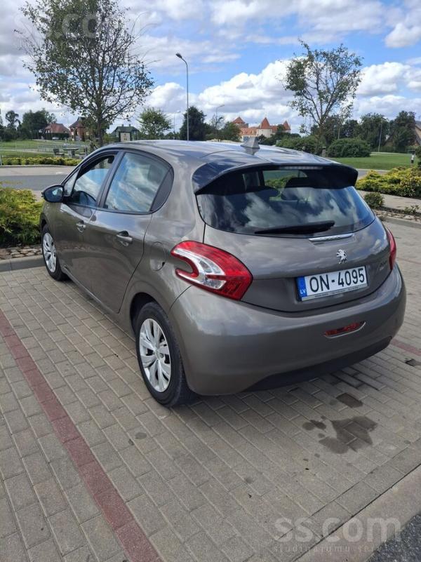 Pelēks Peugeot 208 2015 Bauska, ar dzinēja tilpumu 1.20 L un nobraukumu 87 tūkst. km par 4250 €, foto 3 vietnē AUTOMOTO.COM.LV