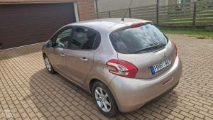 Grey Peugeot 208 2015 in Kaunas, with an engine capacity of 1.20 L and mileage of 149 thousand km for 3450 €, photo 5 on AUTOMOTO.COM.LV