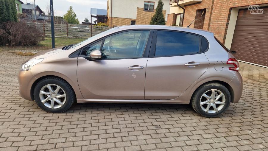 Grey Peugeot 208 2015 in Kaunas, with an engine capacity of 1.20 L and mileage of 149 thousand km for 3450 €, photo 8 on AUTOMOTO.COM.LV