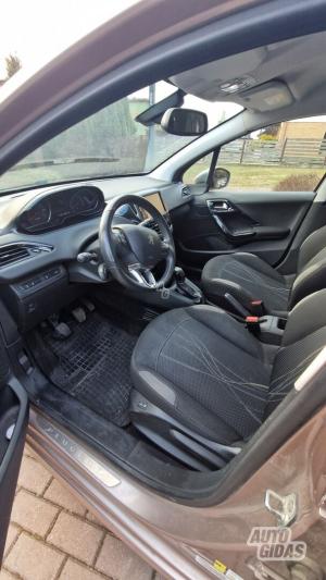 Grey Peugeot 208 2015 in Kaunas, with an engine capacity of 1.20 L and mileage of 149 thousand km for 3450 €, photo 12 on AUTOMOTO.COM.LV