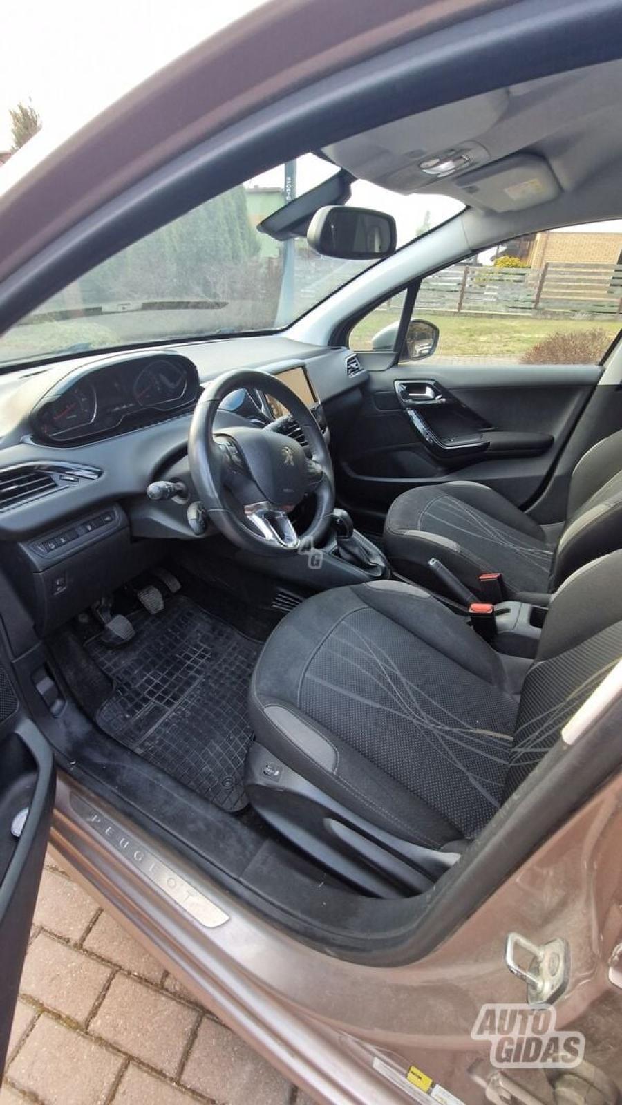 Grey Peugeot 208 2015 in Kaunas, with an engine capacity of 1.20 L and mileage of 149 thousand km for 3450 €, photo 12 on AUTOMOTO.COM.LV