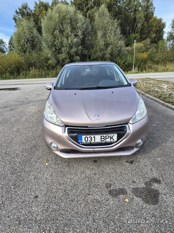 Grey Peugeot 208 2015 in Voru, with an engine capacity of 1.50 L and mileage of 139 thousand km for 3900 €, photo 4 on AUTOMOTO.COM.LV