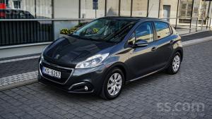 Grey Peugeot 208 2016 in Riga, with an engine capacity of 1.20 L and mileage of 167 thousand km for 18990 €, photo 1 on AUTOMOTO.COM.LV