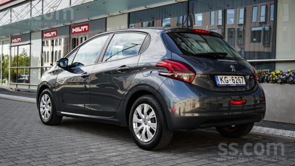 Grey Peugeot 208 2016 in Riga, with an engine capacity of 1.20 L and mileage of 167 thousand km for 18990 €, photo 3 on AUTOMOTO.COM.LV