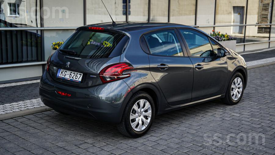 Grey Peugeot 208 2016 in Riga, with an engine capacity of 1.20 L and mileage of 167 thousand km for 18990 €, photo 4 on AUTOMOTO.COM.LV