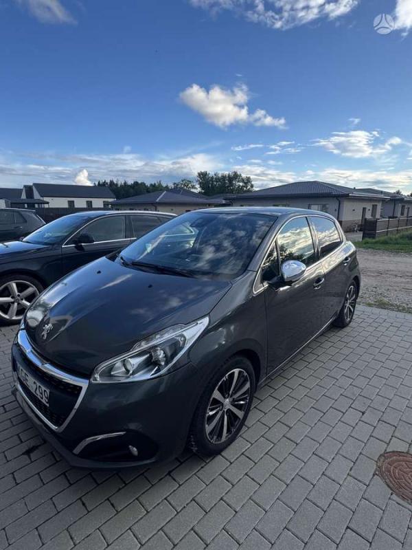 Grey Peugeot 208 2016 in Vilnius, with an engine capacity of 1.56 L and mileage of 116 thousand km for 6000 €, photo 2 on AUTOMOTO.COM.LV