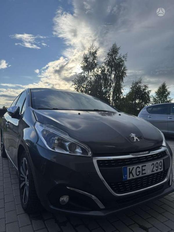 Grey Peugeot 208 2016 in Vilnius, with an engine capacity of 1.56 L and mileage of 116 thousand km for 6000 €, photo 6 on AUTOMOTO.COM.LV