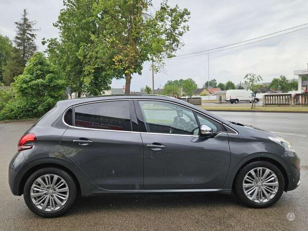 Grey Peugeot 208 2016 in Siauliai, with an engine capacity of 1.20 L and mileage of 120 thousand km for 5250 €, photo 7 on AUTOMOTO.COM.LV