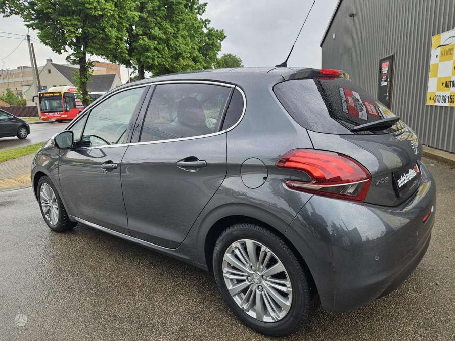 Grey Peugeot 208 2016 in Siauliai, with an engine capacity of 1.20 L and mileage of 120 thousand km for 5250 €, photo 10 on AUTOMOTO.COM.LV