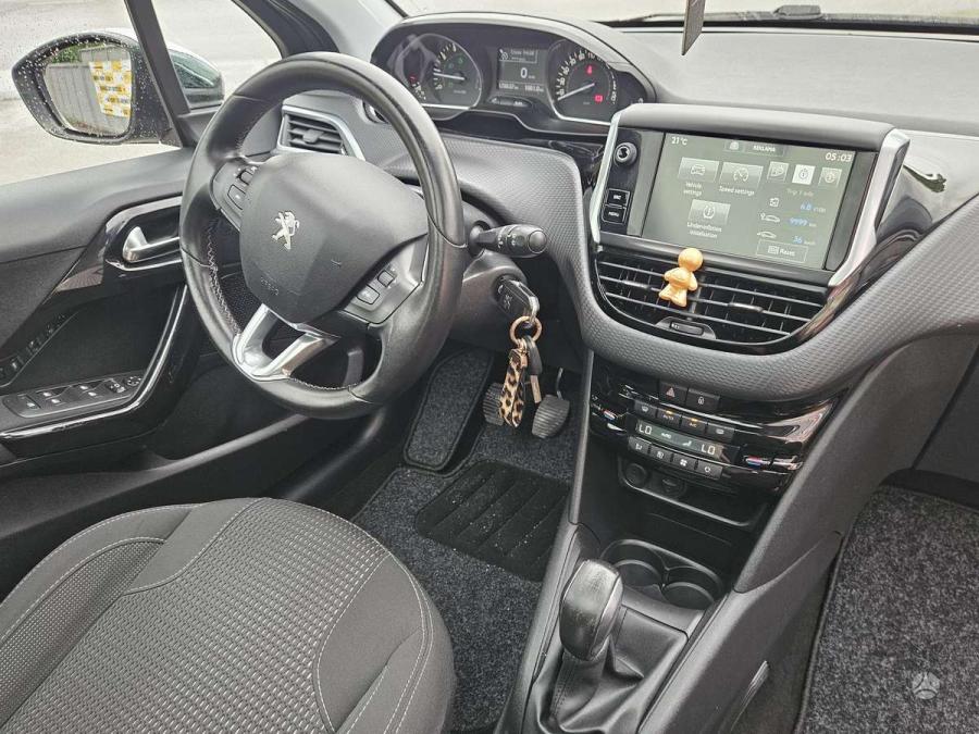 Grey Peugeot 208 2016 in Siauliai, with an engine capacity of 1.20 L and mileage of 120 thousand km for 5250 €, photo 18 on AUTOMOTO.COM.LV