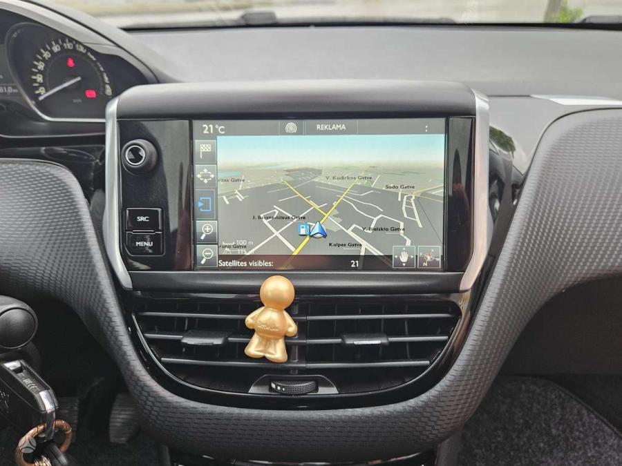 Grey Peugeot 208 2016 in Siauliai, with an engine capacity of 1.20 L and mileage of 120 thousand km for 5250 €, photo 24 on AUTOMOTO.COM.LV