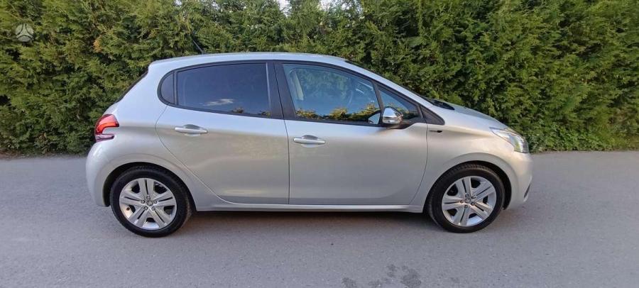 Grey Peugeot 208 2016 in Kaunas, with an engine capacity of 1.60 L and mileage of 174 thousand km for 4555 €, photo 7 on AUTOMOTO.COM.LV