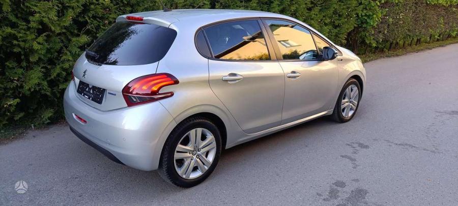 Grey Peugeot 208 2016 in Kaunas, with an engine capacity of 1.60 L and mileage of 174 thousand km for 4555 €, photo 8 on AUTOMOTO.COM.LV