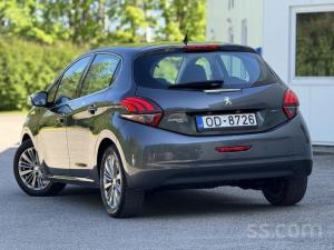Grey Peugeot 208 2017 in Riga, with an engine capacity of 1.60 L and mileage of 0 thousand km for 3499 €, photo 3 on AUTOMOTO.COM.LV