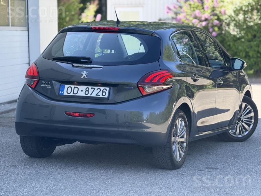 Grey Peugeot 208 2017 in Riga, with an engine capacity of 1.60 L and mileage of 0 thousand km for 3499 €, photo 4 on AUTOMOTO.COM.LV