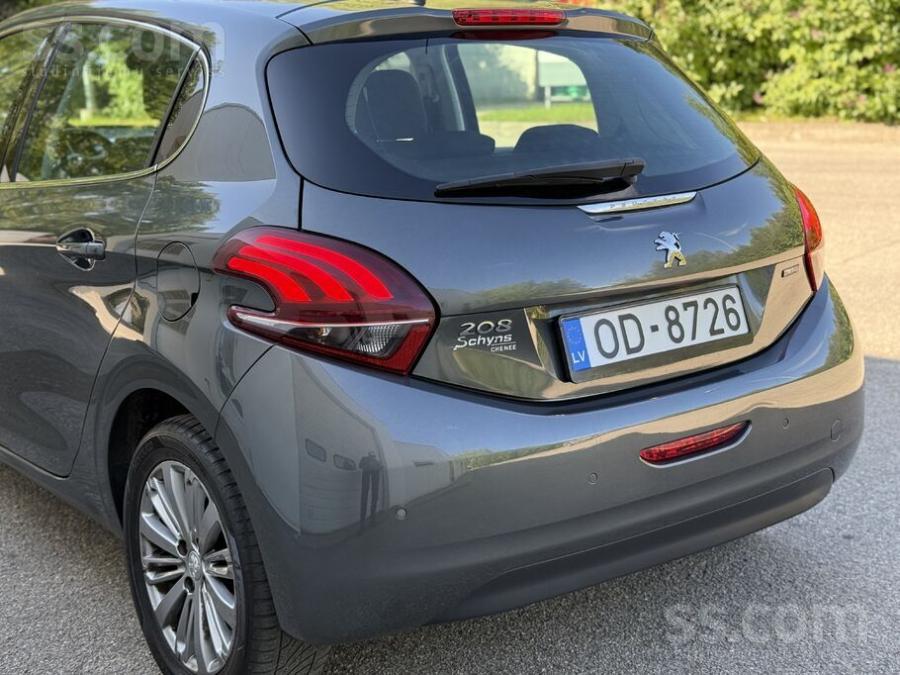 Grey Peugeot 208 2017 in Riga, with an engine capacity of 1.60 L and mileage of 0 thousand km for 3499 €, photo 6 on AUTOMOTO.COM.LV
