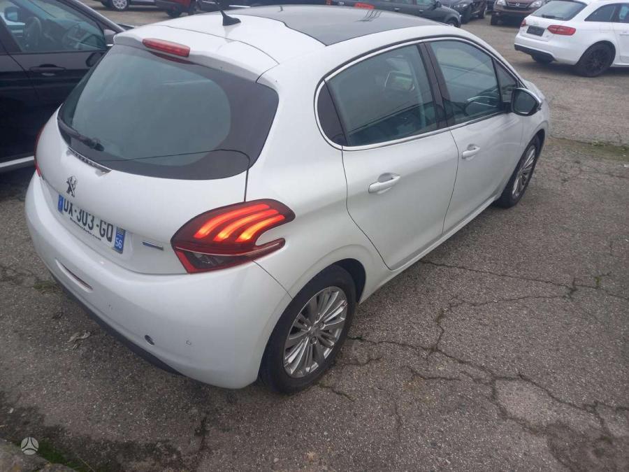 Pelēks Peugeot 208 2017 Panevēža, ar dzinēja tilpumu 1.20 L un nobraukumu 103 tūkst. km par 4150 €, foto 4 vietnē AUTOMOTO.COM.LV